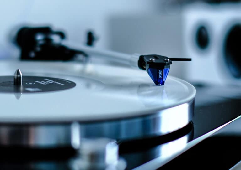A Detailed Guide On How To Use A Record Player – Vinyl Bro | Elevate ...